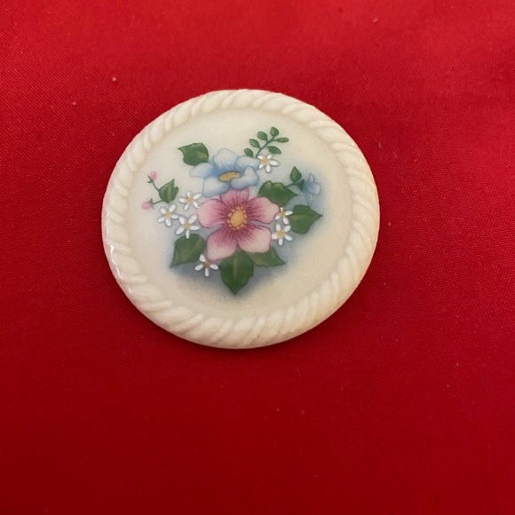 Avon | Jewelry | Vintage Signed Avon 984 Spring Bouquet Pastel Flower ...